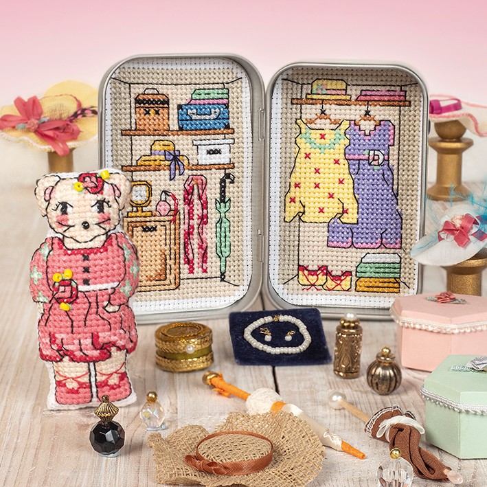 Milly Molly Mouse Tin & Fabric Pack